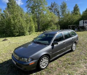 Grey Volvo V40 2001 in Kuressaare, with an engine capacity of 0.00 L and mileage of 185 thousand km for 1600 €, photo 16 on AUTOMOTO.COM.LV