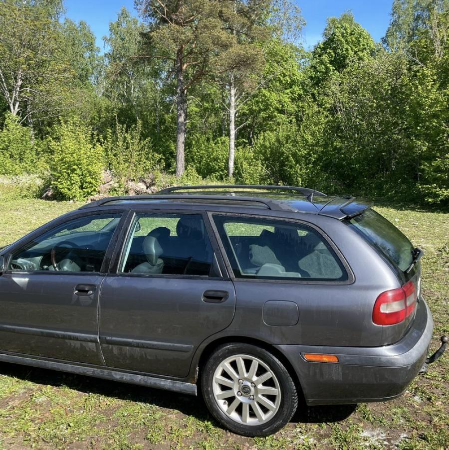 Grey Volvo V40 2001 in Kuressaare, with an engine capacity of 0.00 L and mileage of 185 thousand km for 1600 €, photo 17 on AUTOMOTO.COM.LV