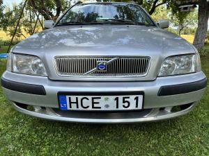 Pelēks Volvo V40 2001 Rokiškis, ar dzinēja tilpumu 1.87 L un nobraukumu 343 tūkst. km par 400 €, foto  vietnē AUTOMOTO.COM.LV