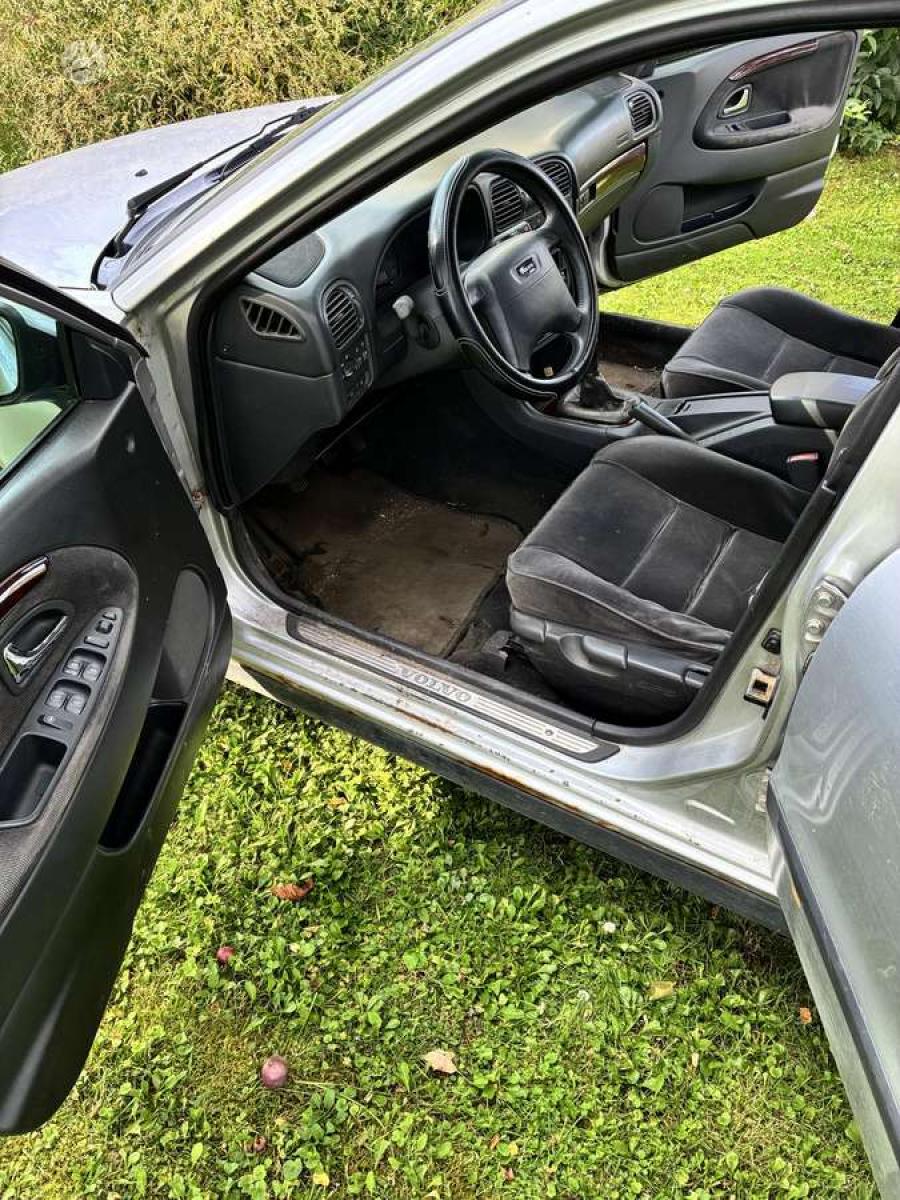 Pelēks Volvo V40 2001 Rokiškis, ar dzinēja tilpumu 1.87 L un nobraukumu 343 tūkst. km par 400 €, foto 10 vietnē AUTOMOTO.COM.LV