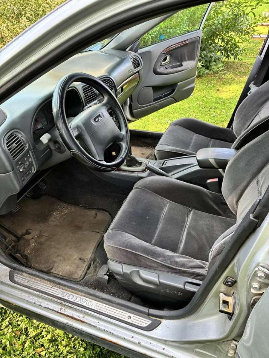 Pelēks Volvo V40 2001 Rokiškis, ar dzinēja tilpumu 1.87 L un nobraukumu 343 tūkst. km par 400 €, foto 12 vietnē AUTOMOTO.COM.LV