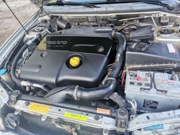 Pelēks Volvo V40 2001 Daugavpils, ar dzinēja tilpumu 1.90 L un nobraukumu 422 tūkst. km par 1100 €, foto 8 vietnē AUTOMOTO.COM.LV