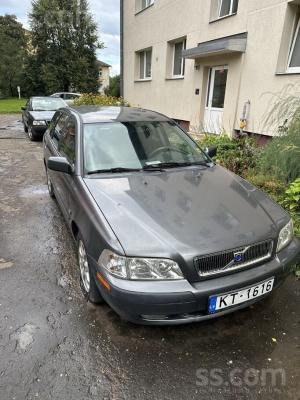Grey Volvo V40 2001 in Valmiera, with an engine capacity of 1.60 L and mileage of 243 thousand km for 600 €, photo  on AUTOMOTO.COM.LV
