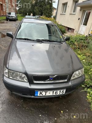 Pelēks Volvo V40 2001 Valmiera, ar dzinēja tilpumu 1.60 L un nobraukumu 243 tūkst. km par 600 €, foto 3 vietnē AUTOMOTO.COM.LV