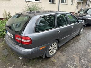 Pelēks Volvo V40 2001 Valmiera, ar dzinēja tilpumu 1.60 L un nobraukumu 243 tūkst. km par 600 €, foto 5 vietnē AUTOMOTO.COM.LV