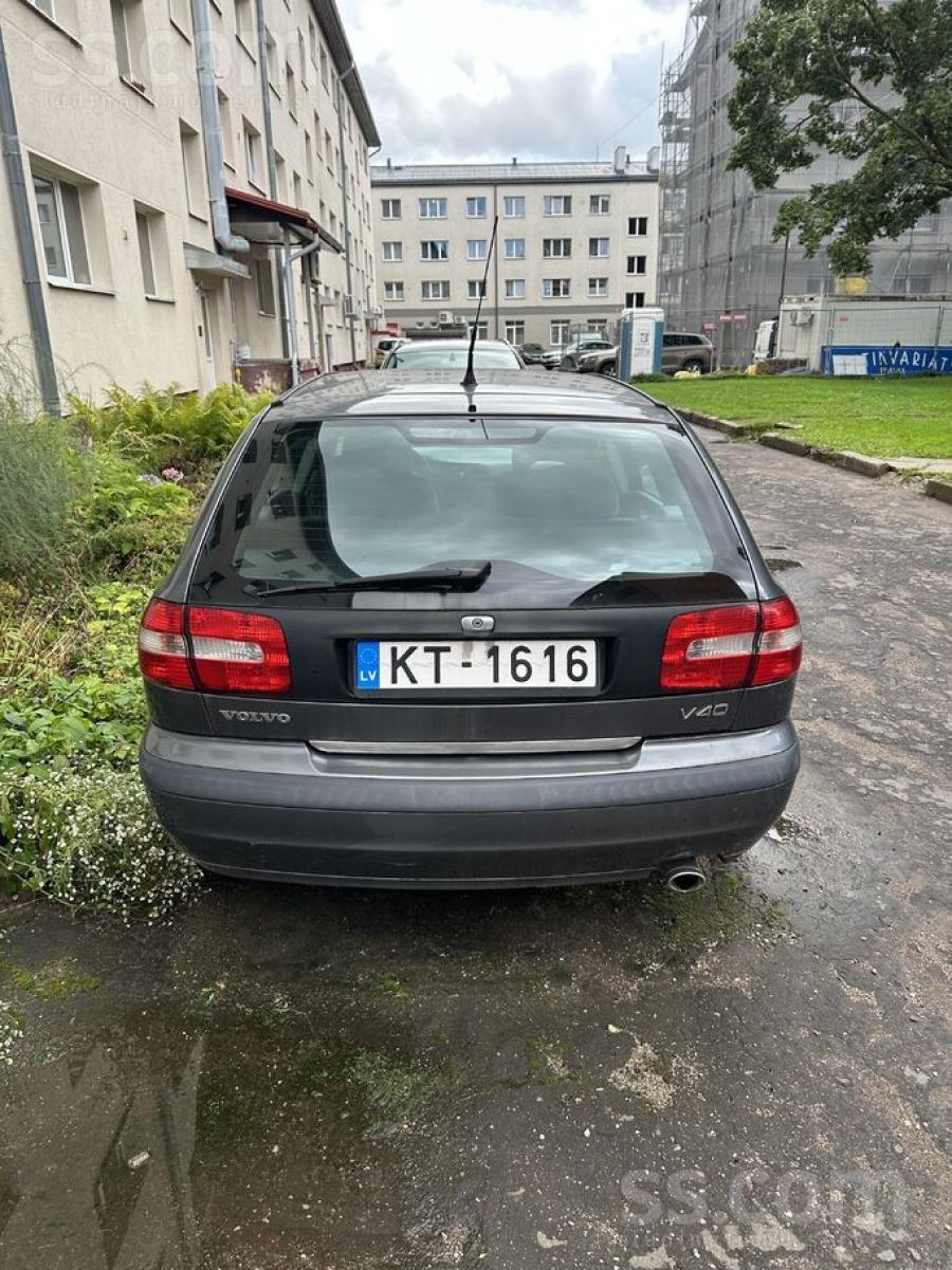 Pelēks Volvo V40 2001 Valmiera, ar dzinēja tilpumu 1.60 L un nobraukumu 243 tūkst. km par 600 €, foto 6 vietnē AUTOMOTO.COM.LV