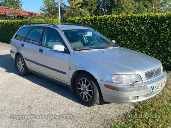 Pelēks Volvo V40 2001 Tallina, ar dzinēja tilpumu 1.90 L un nobraukumu 285 tūkst. km par 900 €, foto 3 vietnē AUTOMOTO.COM.LV