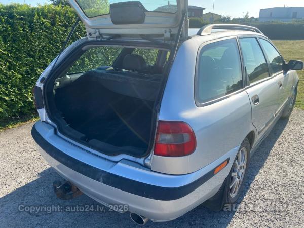 Pelēks Volvo V40 2001 Tallina, ar dzinēja tilpumu 1.90 L un nobraukumu 285 tūkst. km par 900 €, foto 6 vietnē AUTOMOTO.COM.LV