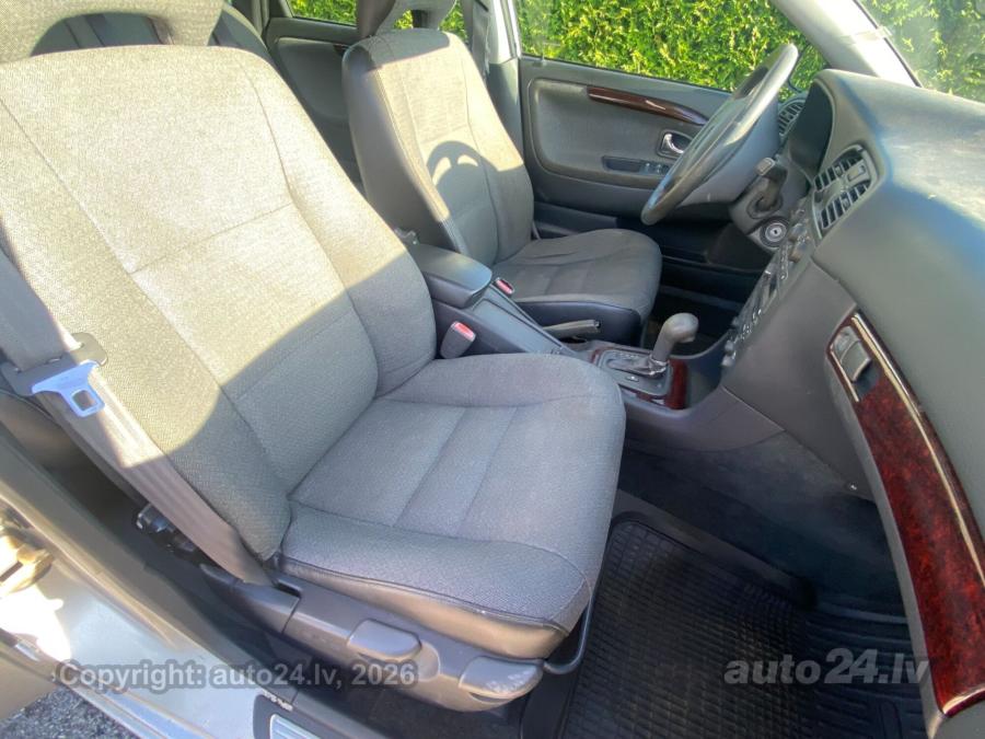 Pelēks Volvo V40 2001 Tallina, ar dzinēja tilpumu 1.90 L un nobraukumu 285 tūkst. km par 900 €, foto 11 vietnē AUTOMOTO.COM.LV