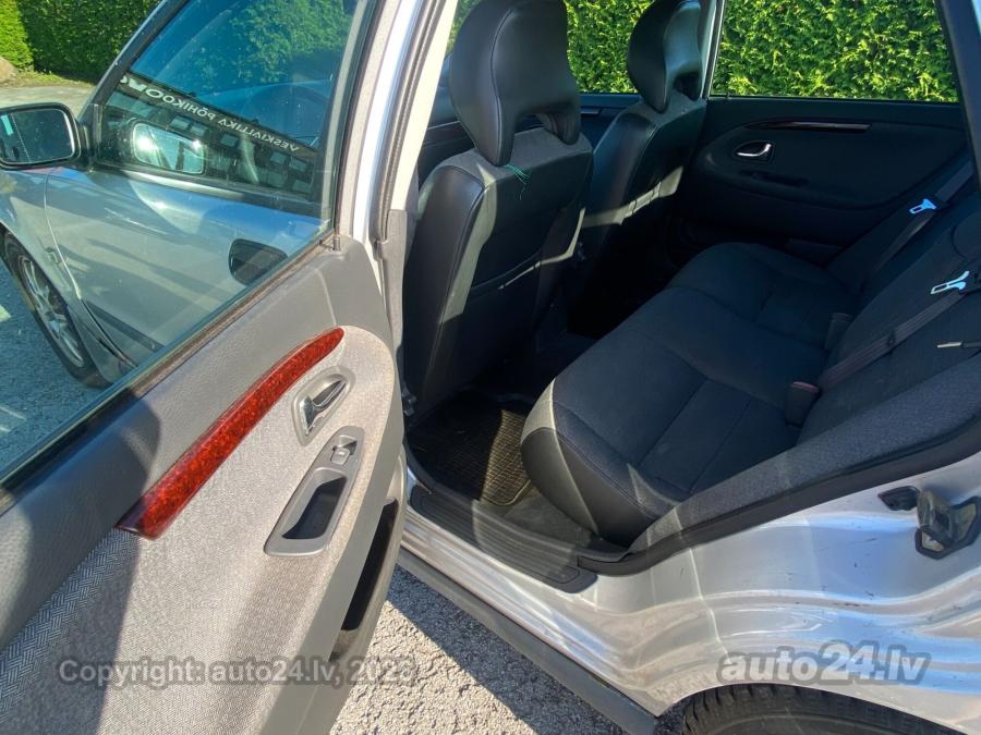 Pelēks Volvo V40 2001 Tallina, ar dzinēja tilpumu 1.90 L un nobraukumu 285 tūkst. km par 900 €, foto 15 vietnē AUTOMOTO.COM.LV