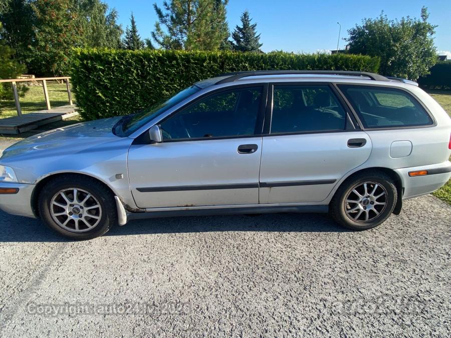 Pelēks Volvo V40 2001 Tallina, ar dzinēja tilpumu 1.90 L un nobraukumu 285 tūkst. km par 900 €, foto 17 vietnē AUTOMOTO.COM.LV