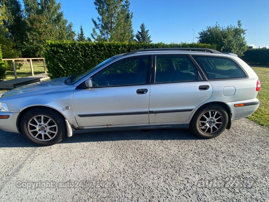 Pelēks Volvo V40 2001 Tallina, ar dzinēja tilpumu 1.90 L un nobraukumu 285 tūkst. km par 900 €, foto 18 vietnē AUTOMOTO.COM.LV
