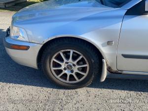 Pelēks Volvo V40 2001 Tallina, ar dzinēja tilpumu 1.90 L un nobraukumu 285 tūkst. km par 900 €, foto 19 vietnē AUTOMOTO.COM.LV