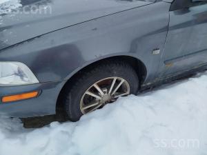Pelēks Volvo V40 2002 Rīga, ar dzinēja tilpumu 1.90 L un nobraukumu 364 tūkst. km par 300 €, foto 3 vietnē AUTOMOTO.COM.LV