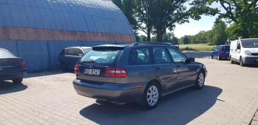 Pelēks Volvo V40 2002 Valmiera, ar dzinēja tilpumu 1.90 L un nobraukumu 334 tūkst. km par 1200 €, foto 4 vietnē AUTOMOTO.COM.LV