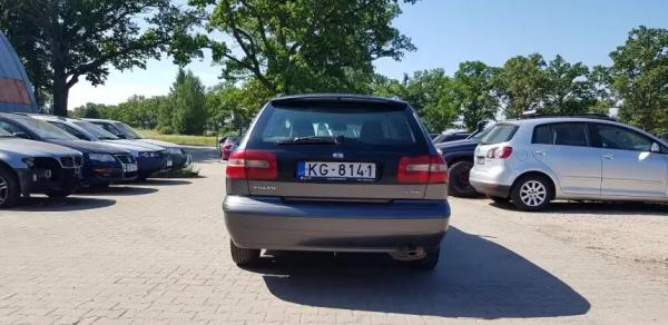 Pelēks Volvo V40 2002 Valmiera, ar dzinēja tilpumu 1.90 L un nobraukumu 334 tūkst. km par 1200 €, foto 4 vietnē AUTOMOTO.COM.LV