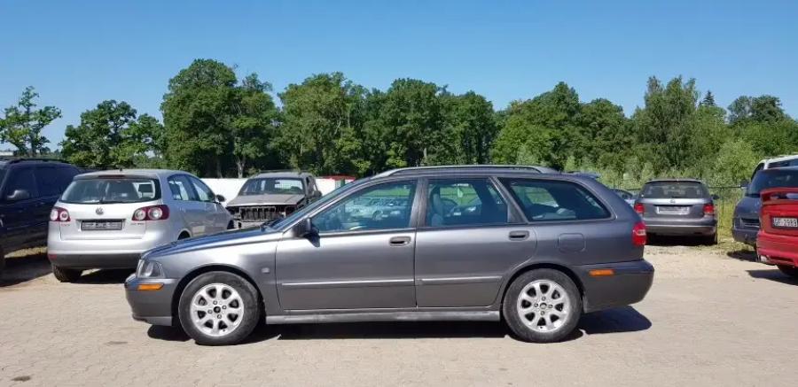 Pelēks Volvo V40 2002 Valmiera, ar dzinēja tilpumu 1.90 L un nobraukumu 334 tūkst. km par 1200 €, foto 7 vietnē AUTOMOTO.COM.LV