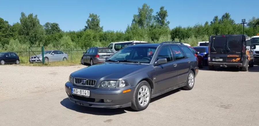 Pelēks Volvo V40 2002 Valmiera, ar dzinēja tilpumu 1.90 L un nobraukumu 334 tūkst. km par 1200 €, foto 8 vietnē AUTOMOTO.COM.LV