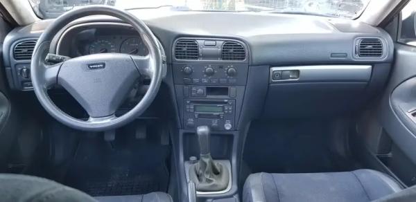 Pelēks Volvo V40 2002 Valmiera, ar dzinēja tilpumu 1.90 L un nobraukumu 334 tūkst. km par 1200 €, foto 9 vietnē AUTOMOTO.COM.LV