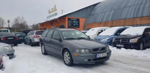 Pelēks Volvo V40 2002 Valmiera, ar dzinēja tilpumu 1.90 L un nobraukumu 344 tūkst. km par 1250 €, foto 1 vietnē AUTOMOTO.COM.LV