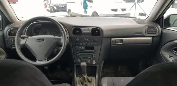 Pelēks Volvo V40 2002 Valmiera, ar dzinēja tilpumu 1.90 L un nobraukumu 344 tūkst. km par 1250 €, foto 9 vietnē AUTOMOTO.COM.LV
