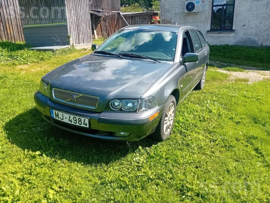 Grey Volvo V40 2002 in Talsi, with an engine capacity of 1.80 L and mileage of 260 thousand km for 1800 €, photo 3 on AUTOMOTO.COM.LV