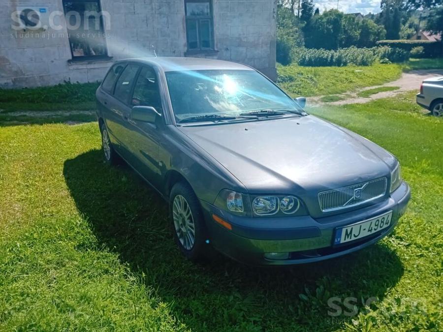 Grey Volvo V40 2002 in Talsi, with an engine capacity of 1.80 L and mileage of 260 thousand km for 1800 €, photo 4 on AUTOMOTO.COM.LV