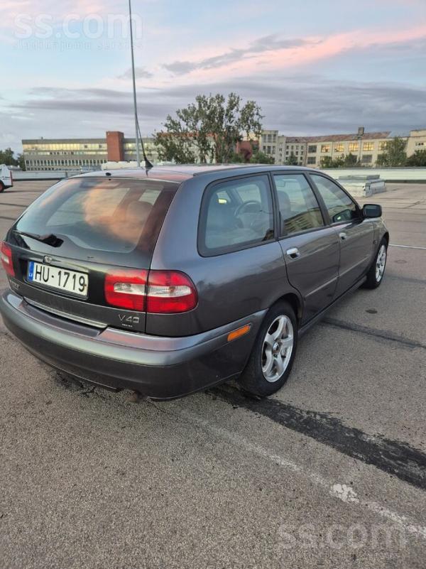 Grey Volvo V40 2002 in Riga, with an engine capacity of 1.90 L and mileage of 307 thousand km for 1050 €, photo 8 on AUTOMOTO.COM.LV