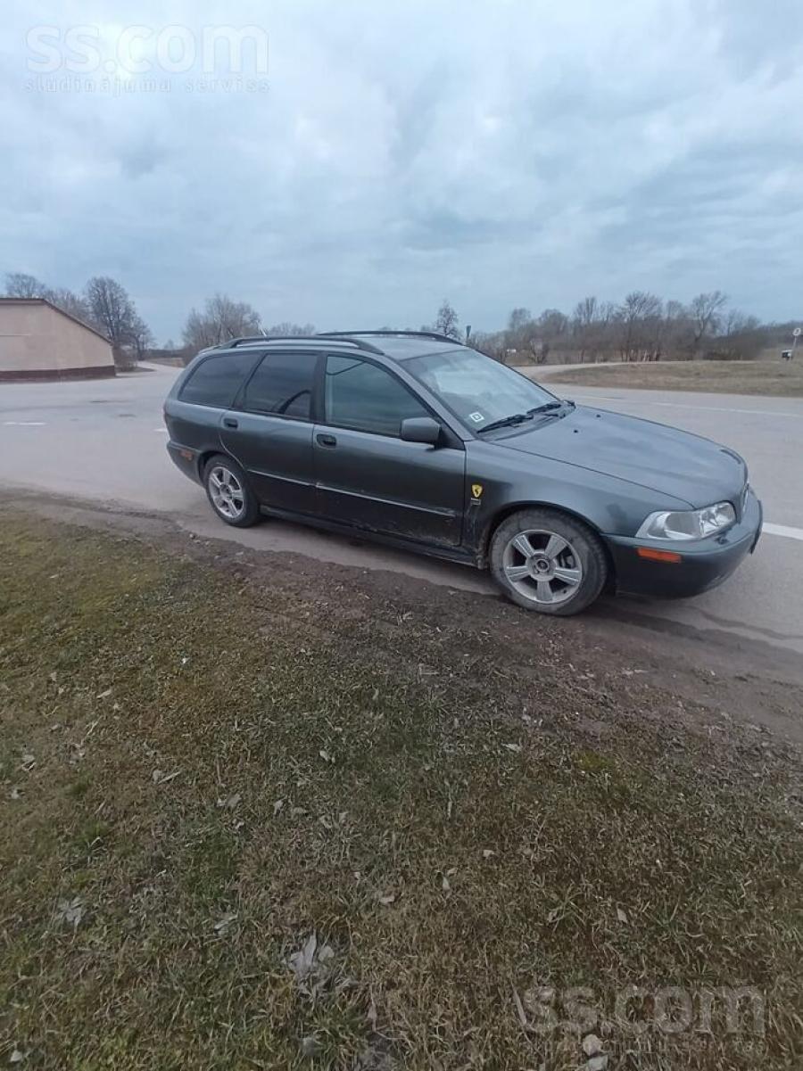 Grey Volvo V40 2003 in Preili, with an engine capacity of 1.90 L and mileage of 495 thousand km for 650 €, photo 1 on AUTOMOTO.COM.LV