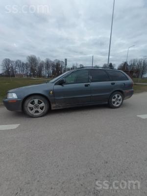 Grey Volvo V40 2003 in Preili, with an engine capacity of 1.90 L and mileage of 495 thousand km for 650 €, photo 4 on AUTOMOTO.COM.LV