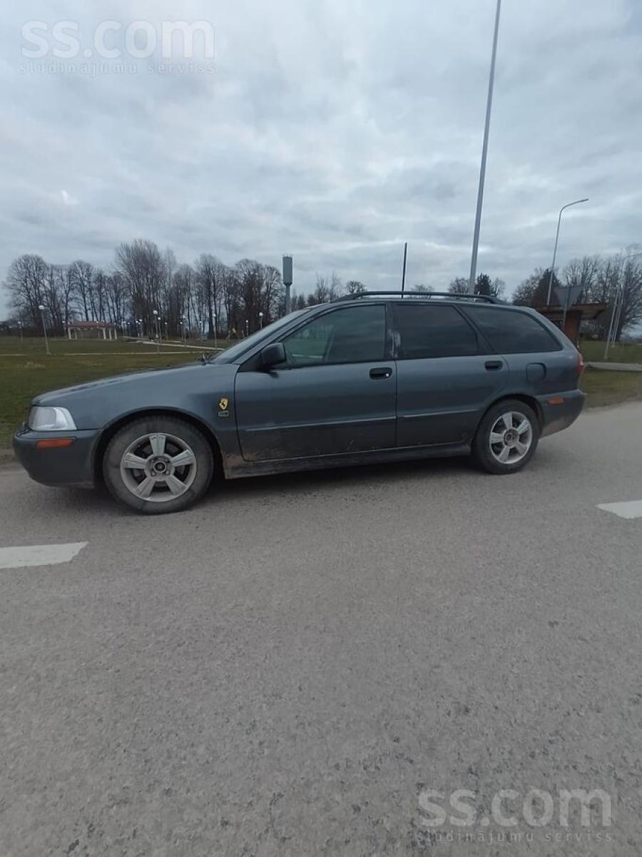 Grey Volvo V40 2003 in Preili, with an engine capacity of 1.90 L and mileage of 495 thousand km for 650 €, photo 4 on AUTOMOTO.COM.LV