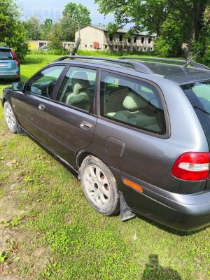 Pelēks Volvo V40 2003 Rēzekne, ar dzinēja tilpumu 1.90 L un nobraukumu 357 tūkst. km par 1200 €, foto 2 vietnē AUTOMOTO.COM.LV
