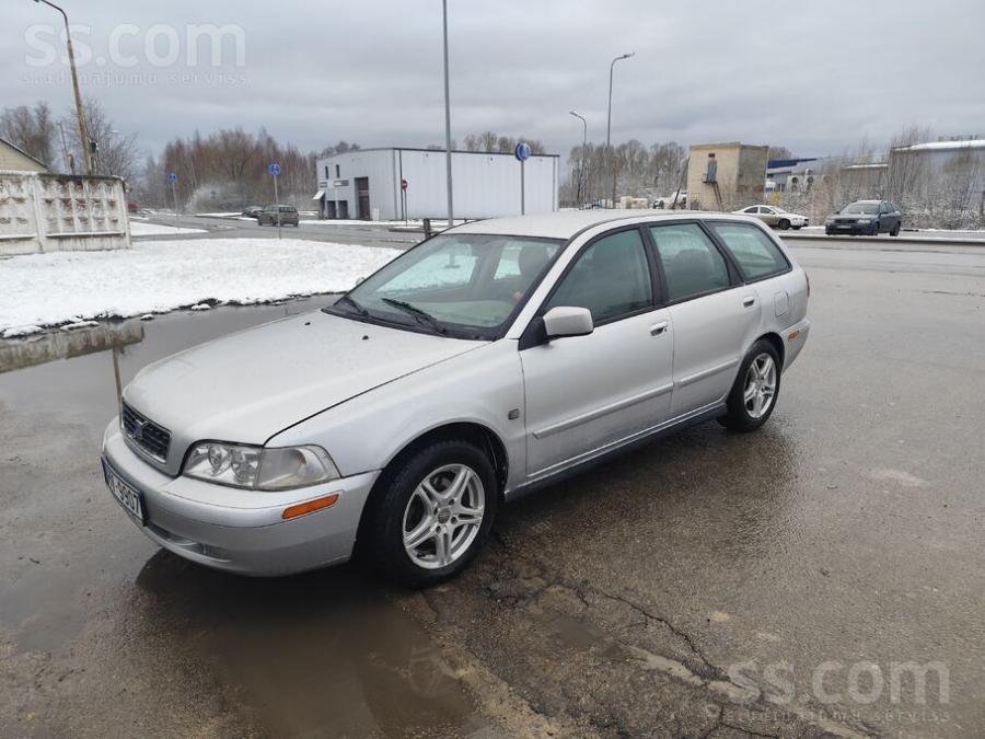 Grey Volvo V40 2003 in Bauska, with an engine capacity of 1.90 L and mileage of 358 thousand km for 900 €, photo 2 on AUTOMOTO.COM.LV
