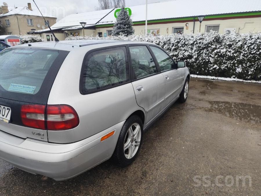 Grey Volvo V40 2003 in Bauska, with an engine capacity of 1.90 L and mileage of 358 thousand km for 900 €, photo 4 on AUTOMOTO.COM.LV