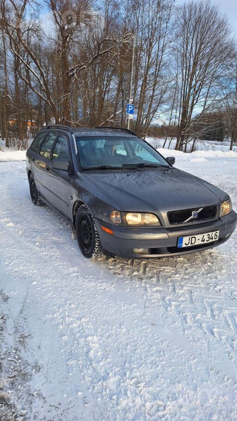 Grey Volvo V40 2003 in Riga, with an engine capacity of 1.90 L and mileage of 353 thousand km for 890 €, photo 1 on AUTOMOTO.COM.LV