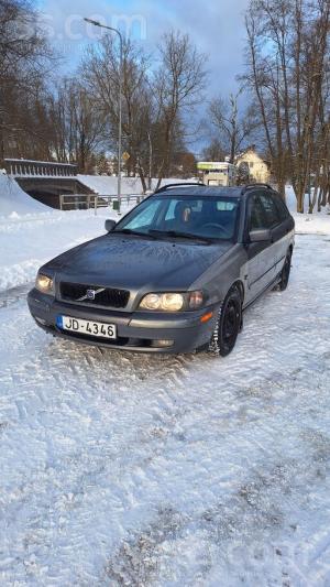 Grey Volvo V40 2003 in Riga, with an engine capacity of 1.90 L and mileage of 353 thousand km for 890 €, photo 2 on AUTOMOTO.COM.LV