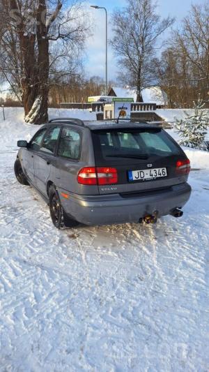 Grey Volvo V40 2003 in Riga, with an engine capacity of 1.90 L and mileage of 353 thousand km for 890 €, photo 5 on AUTOMOTO.COM.LV