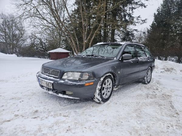 Pelēks Volvo V40 2003 Cēsis, ar dzinēja tilpumu 1.90 L un nobraukumu 377 tūkst. km par 830 €, foto 1 vietnē AUTOMOTO.COM.LV