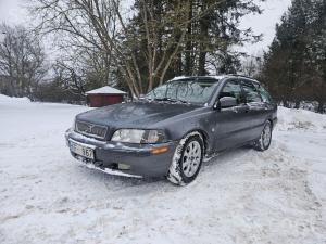 Grey Volvo V40 2003 in Cesis, with an engine capacity of 1.90 L and mileage of 377 thousand km for 830 €, photo  on AUTOMOTO.COM.LV