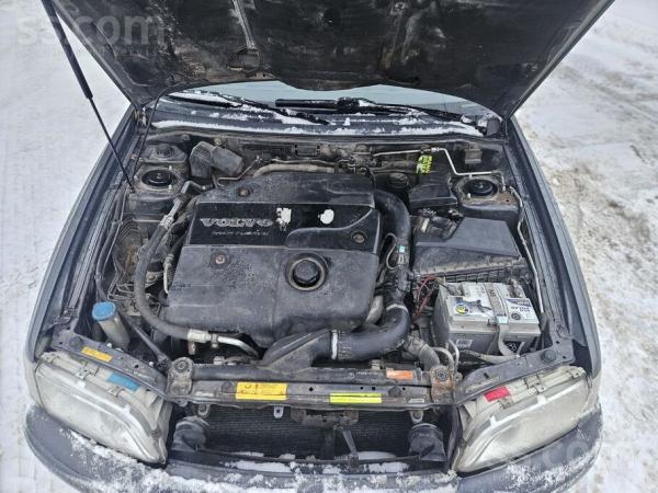 Pelēks Volvo V40 2003 Cēsis, ar dzinēja tilpumu 1.90 L un nobraukumu 377 tūkst. km par 830 €, foto 8 vietnē AUTOMOTO.COM.LV