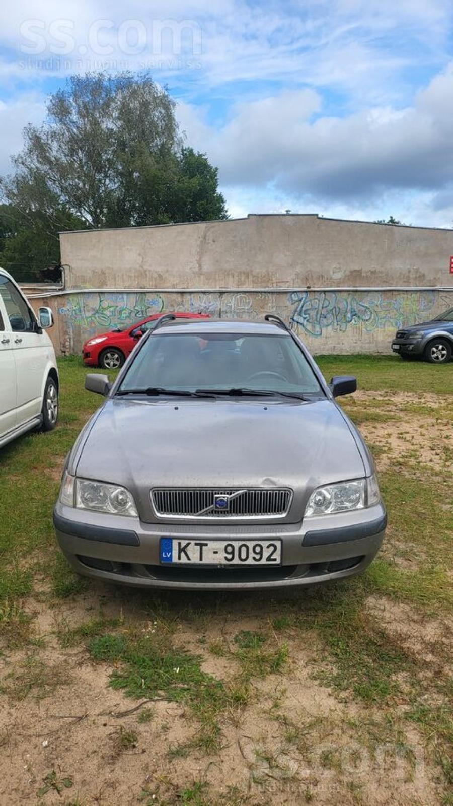 Grey Volvo V40 2003 in Daugavpils, with an engine capacity of 1.90 L and mileage of 337 thousand km for 1300 €, photo 1 on AUTOMOTO.COM.LV