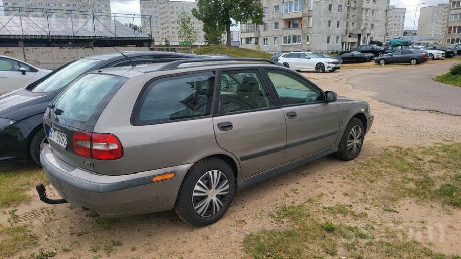 Grey Volvo V40 2003 in Daugavpils, with an engine capacity of 1.90 L and mileage of 337 thousand km for 1300 €, photo 3 on AUTOMOTO.COM.LV