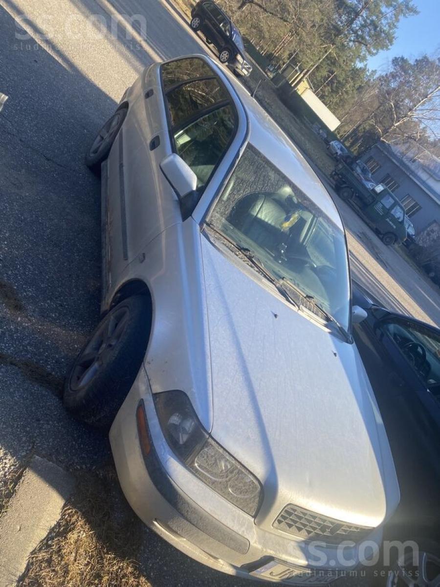 Pelēks Volvo V40 2003 Rīga, ar dzinēja tilpumu 1.90 L un nobraukumu 262 tūkst. km par 400 €, foto 1 vietnē AUTOMOTO.COM.LV