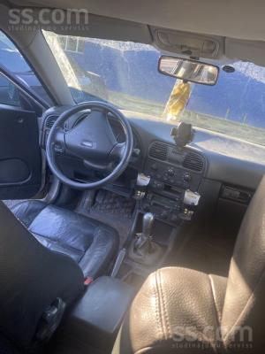 Pelēks Volvo V40 2003 Rīga, ar dzinēja tilpumu 1.90 L un nobraukumu 262 tūkst. km par 400 €, foto 3 vietnē AUTOMOTO.COM.LV