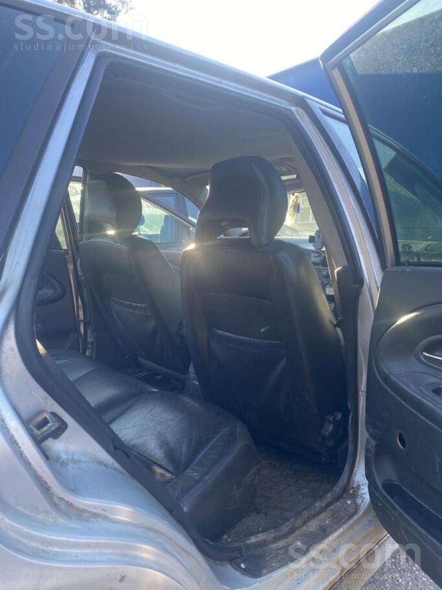 Pelēks Volvo V40 2003 Rīga, ar dzinēja tilpumu 1.90 L un nobraukumu 262 tūkst. km par 400 €, foto 4 vietnē AUTOMOTO.COM.LV