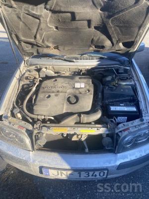 Pelēks Volvo V40 2003 Rīga, ar dzinēja tilpumu 1.90 L un nobraukumu 262 tūkst. km par 400 €, foto 8 vietnē AUTOMOTO.COM.LV
