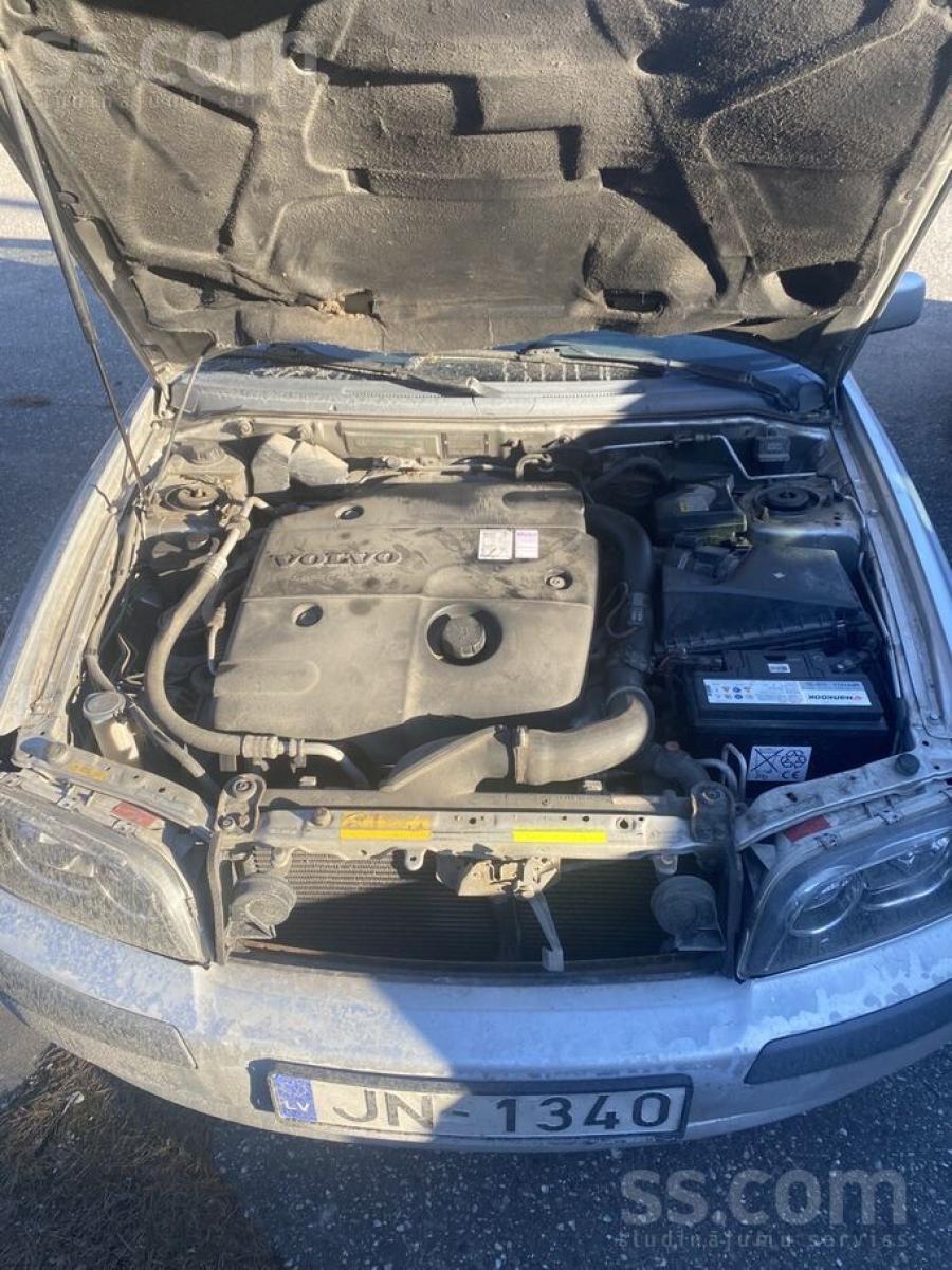Pelēks Volvo V40 2003 Rīga, ar dzinēja tilpumu 1.90 L un nobraukumu 262 tūkst. km par 400 €, foto 8 vietnē AUTOMOTO.COM.LV