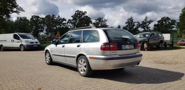Pelēks Volvo V40 2003 Valmiera, ar dzinēja tilpumu 1.90 L un nobraukumu 428 tūkst. km par 1250 €, foto 5 vietnē AUTOMOTO.COM.LV
