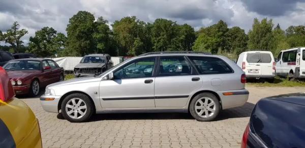 Pelēks Volvo V40 2003 Valmiera, ar dzinēja tilpumu 1.90 L un nobraukumu 428 tūkst. km par 1250 €, foto 6 vietnē AUTOMOTO.COM.LV