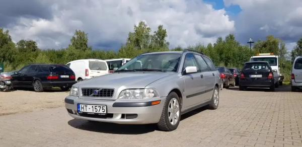 Pelēks Volvo V40 2003 Valmiera, ar dzinēja tilpumu 1.90 L un nobraukumu 428 tūkst. km par 1250 €, foto 7 vietnē AUTOMOTO.COM.LV